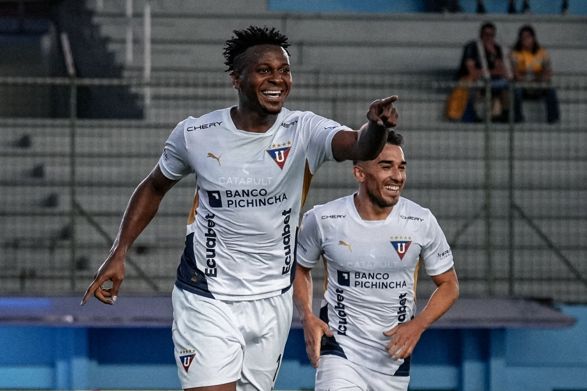 Liga de Quito golea al Delfín con triplete de Michael Estrada - El Crack