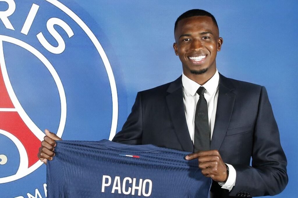 El PSG blinda a Willian Pacho hasta el 2030 - El Crack
