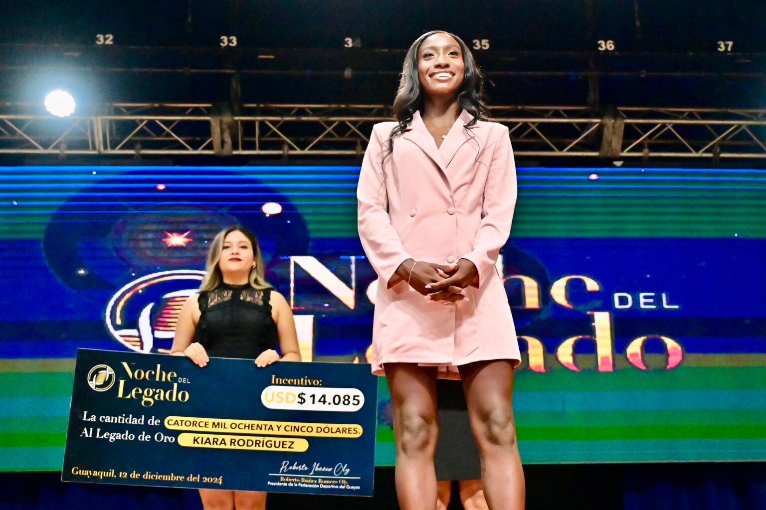 Kiara Rodríguez recibe el Legado de Oro 2024 - El Crack