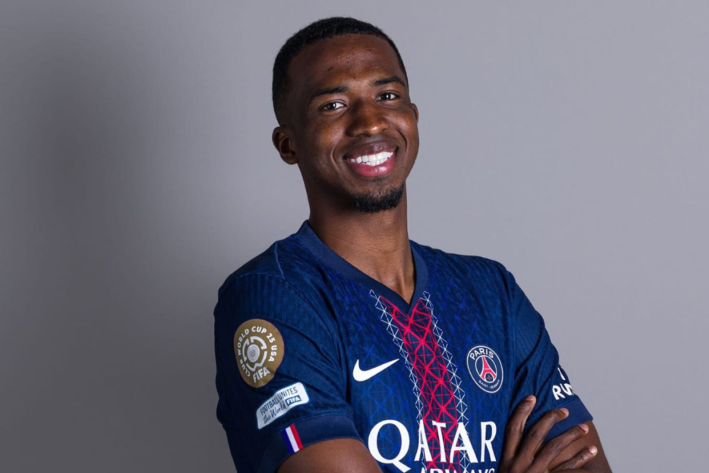 William Pacho levanta su quinto título con el PSG - El Crack